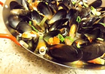 Mexican Mussels in White Wine - Mexican Appetizers and More!