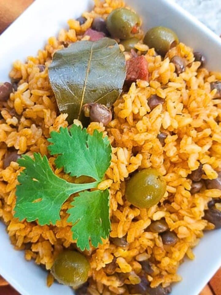 Pollo Chuco (Pollo con Tajadas) - Mexican Appetizers and More!