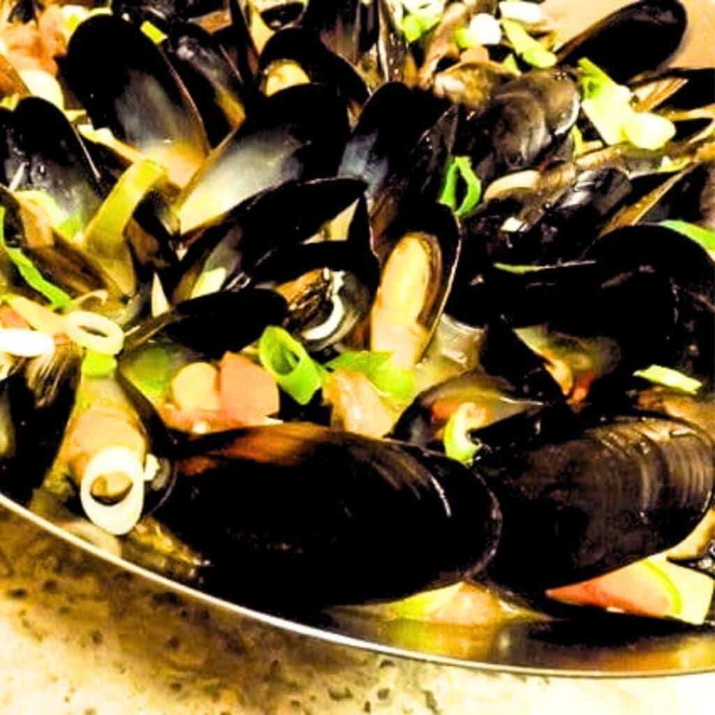Mexican Mussels in White Wine - Mexican Appetizers and More!